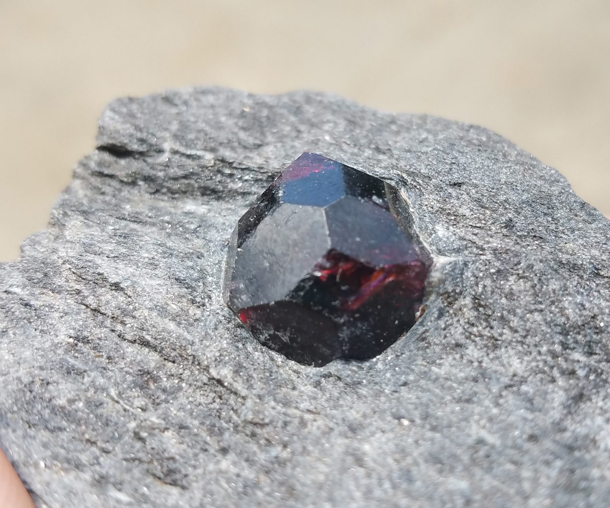 Alaska Garnet and epidote photos